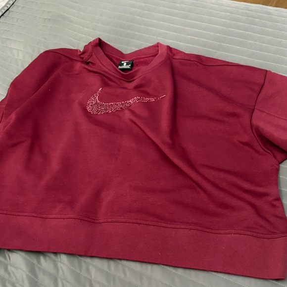 Nike | Tops | Nike Maroon Crewneck Sweatshirt | Poshmark